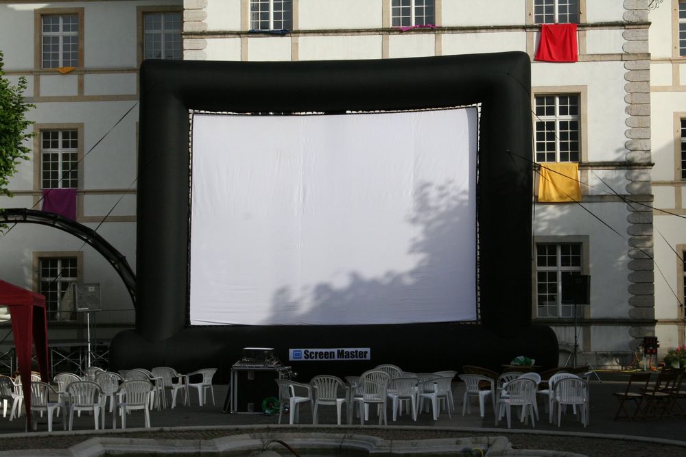 SCREEN MASTER gonflable géant 8m de diagonale! (Gebraucht) in Corban ...