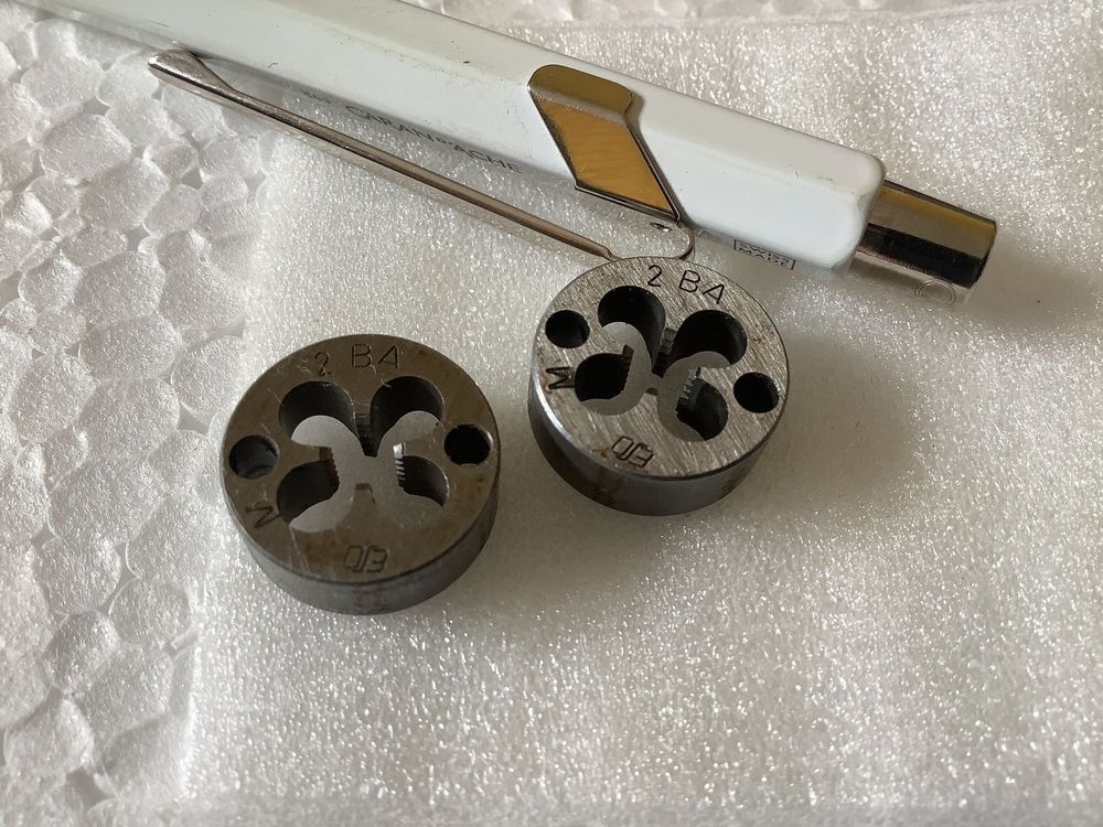 Schneideisen Filièren 2BA Gewinde, 2 Stück, von ESO Swiss (Neu (gemäss Beschreibung)) in Widnau ...