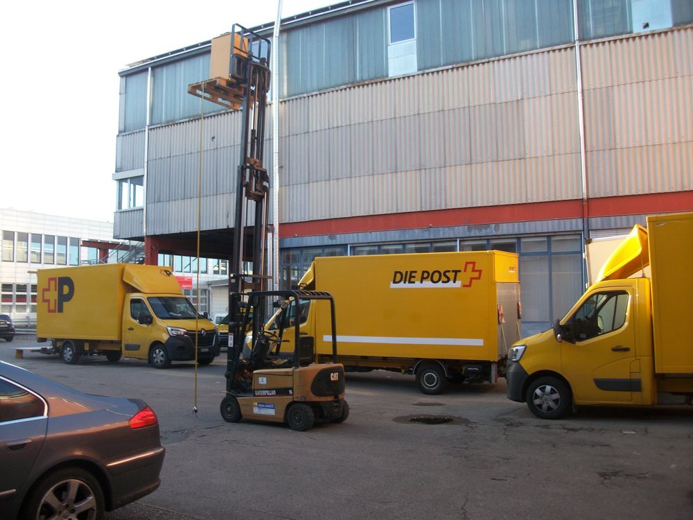 CAT E-Stapler Hubkraft 1,6 to, Höhe 5,5m, Bj. 2001 (Gebraucht) in ...