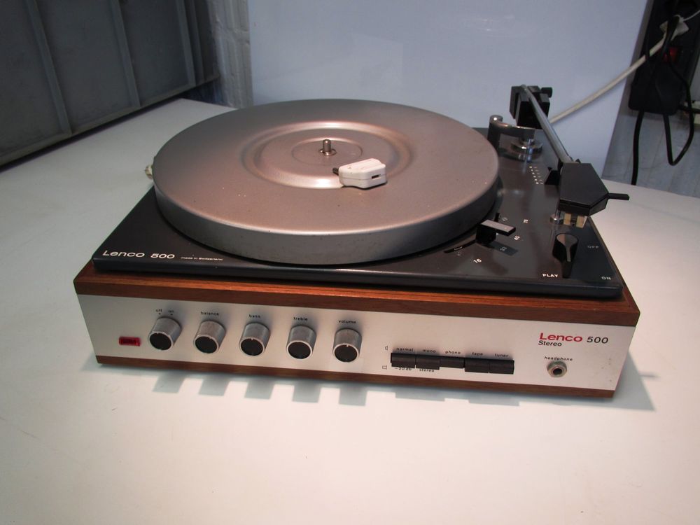 Lenco 500 Stereo, Plattenspieler mit Verstärker (Defekt) in Glattfelden ...
