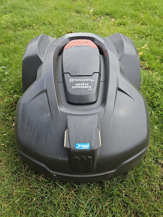 Husquarna Automower 320 mit Garage als Dockingstation | Kaufen auf Ricardo