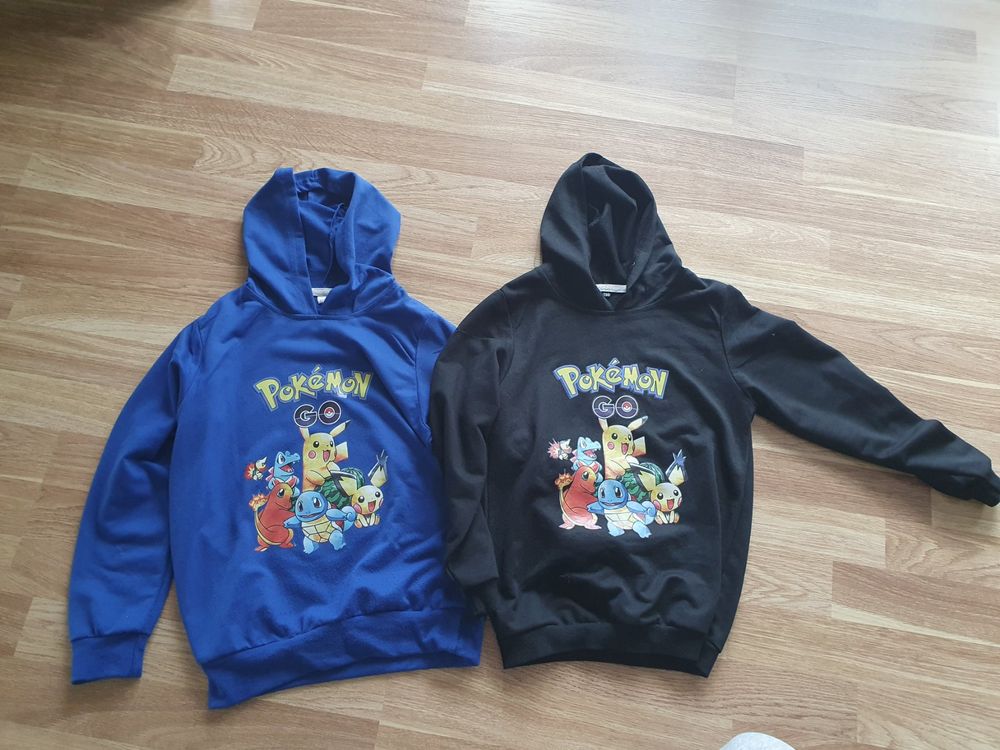 2* dünne Pokemon Pullis 1* 130 & 1* 140 (Gebraucht) in für CHF 10 – mit ...