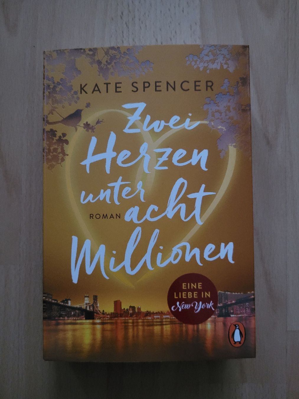 Kate Spencer: Zwei Herzen unter acht Millionen, Roman (Gebraucht) in Perlen für CHF 4.9 – mit ...