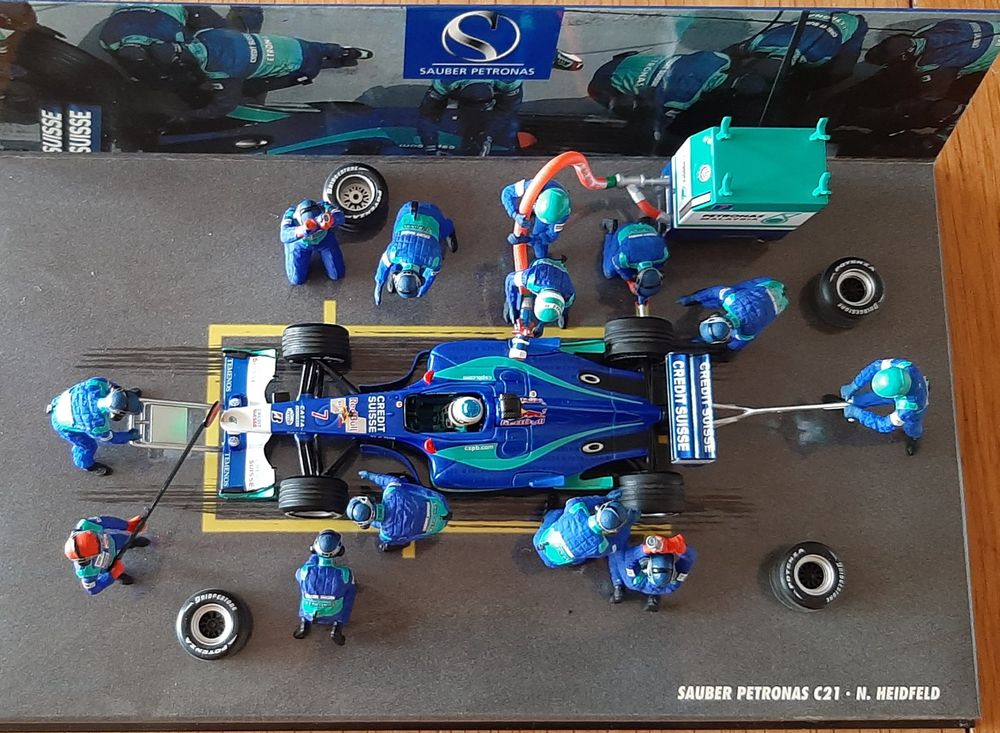 Sauber C21 Red Bull F1 Pit Stop Diorama Minichamps 1:43 (Neu und ...