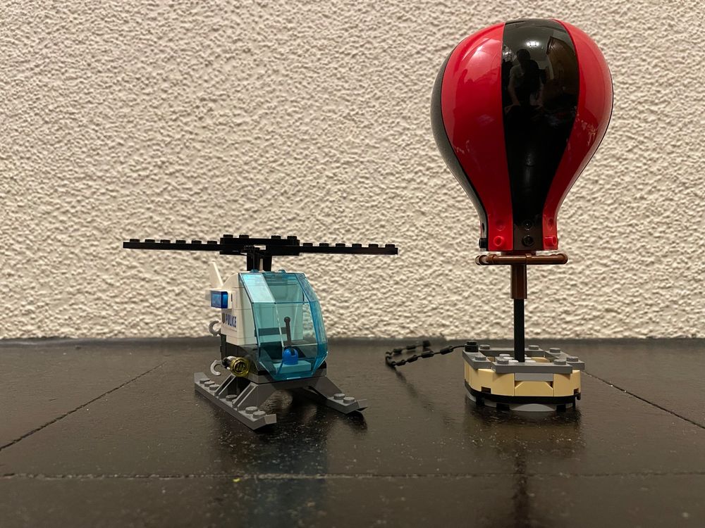 Lego City Polizeihelikopter + Ballon aus Set 60130 (Gebraucht) in Uster ...