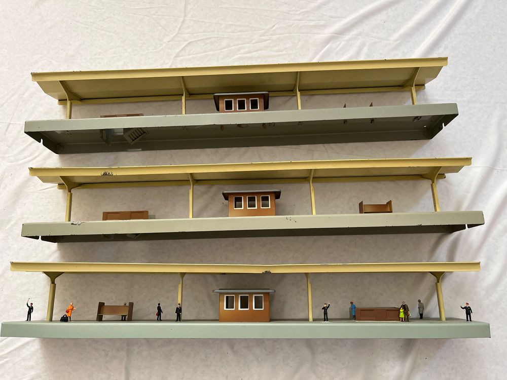 Märklin 423 Bahnsteig 3 Stk, 1x mit Figuren H0 Blech 1948-56 | Kaufen ...