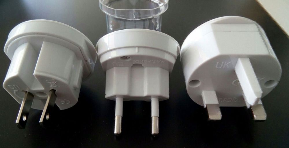 Reiseadapter World Travel Adapter (Neu und originalverpackt) in Biel ...