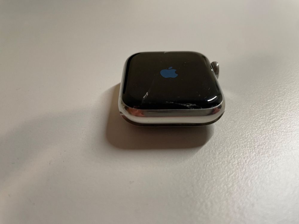 Apple Watch Series 4 Edelstahl Celular E- Sim (Gebraucht) in Küssnacht ...