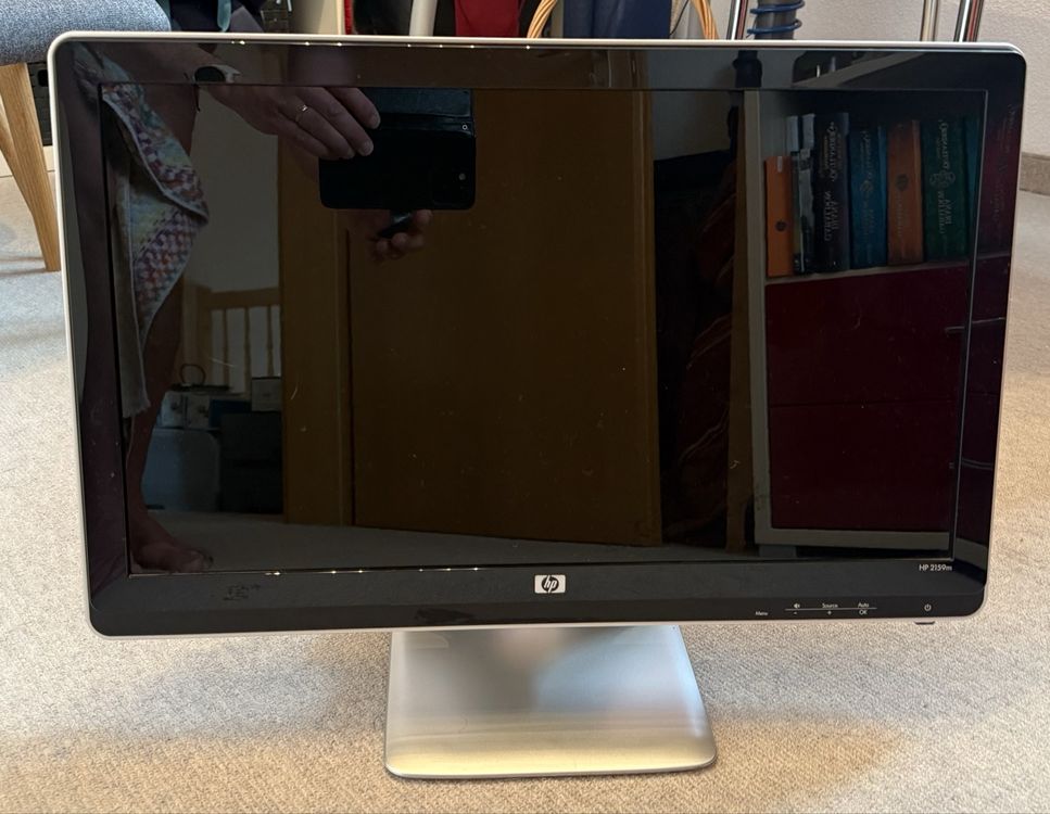 HP 21.5 Zoll Bildschirm Monitor 2159m HDMI, VGA, DVI (Gebraucht) in ...