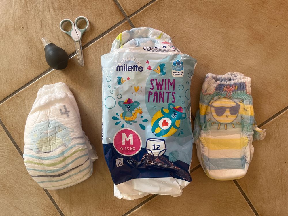 Mouche-bébé, ciseaux, couches pour piscine neuf Milette (D'occasion) à ...