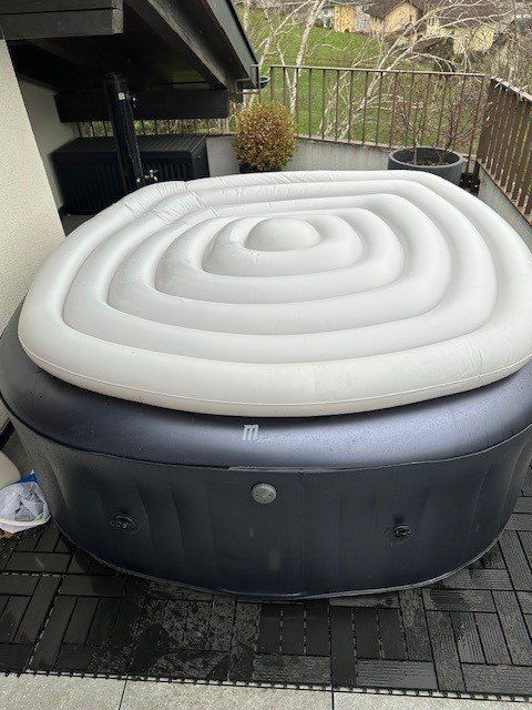 Whirlpool Miweba MSpa Muse M-OT061+Sitzkissen + spez. Filter (Gebraucht ...