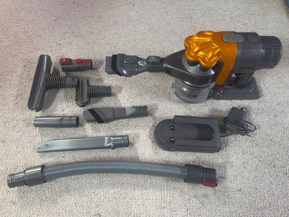 Dyson DC16 Akkusauger, Akku, Filter neu! Mit viel Zubehör! (Gebraucht ...