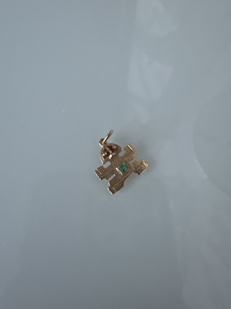 Goldener Anhänger Glücksbringer mit Smaragd, Top Zustand! (Gebraucht ...