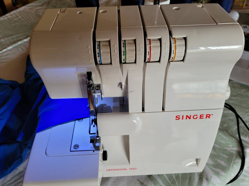 Overlock Nähmaschine Singer 14SH654 (Gebraucht) in für CHF 91 – mit ...