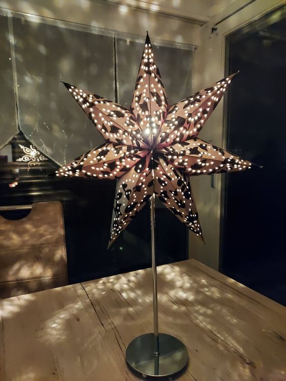 Leuchtstern mit Ständer (Gebraucht) in Aedermannsdorf für CHF 5 – mit ...