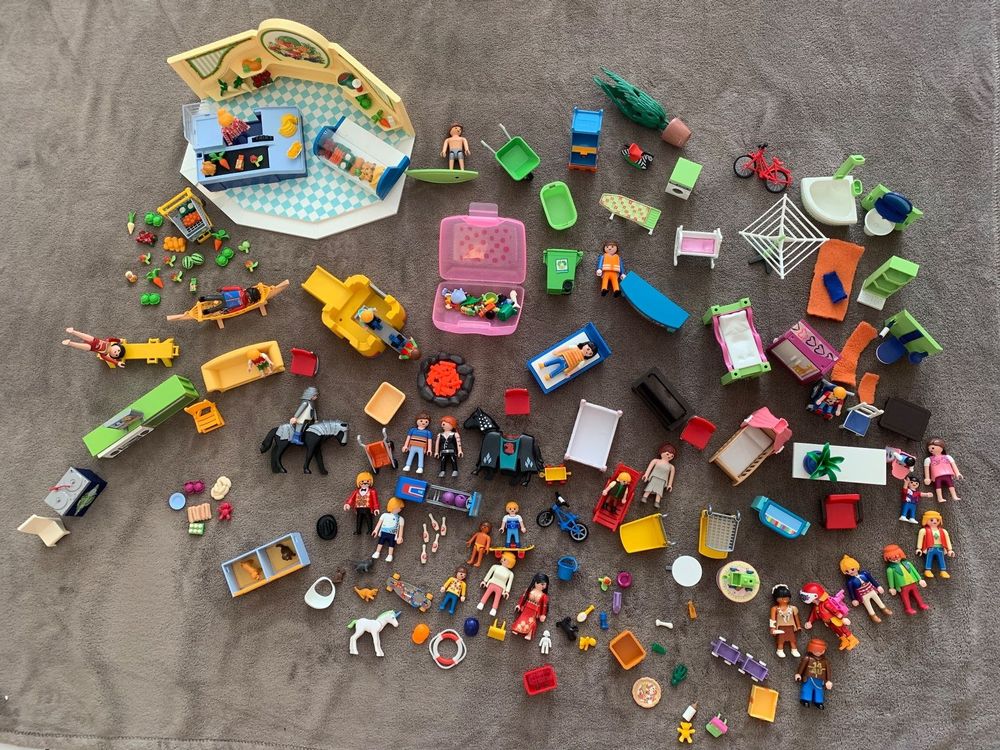 grosses Playmobil Set mit Verkaufsladen, Spielplatz und mehr (Gebraucht) in Bülach für CHF 11 ...