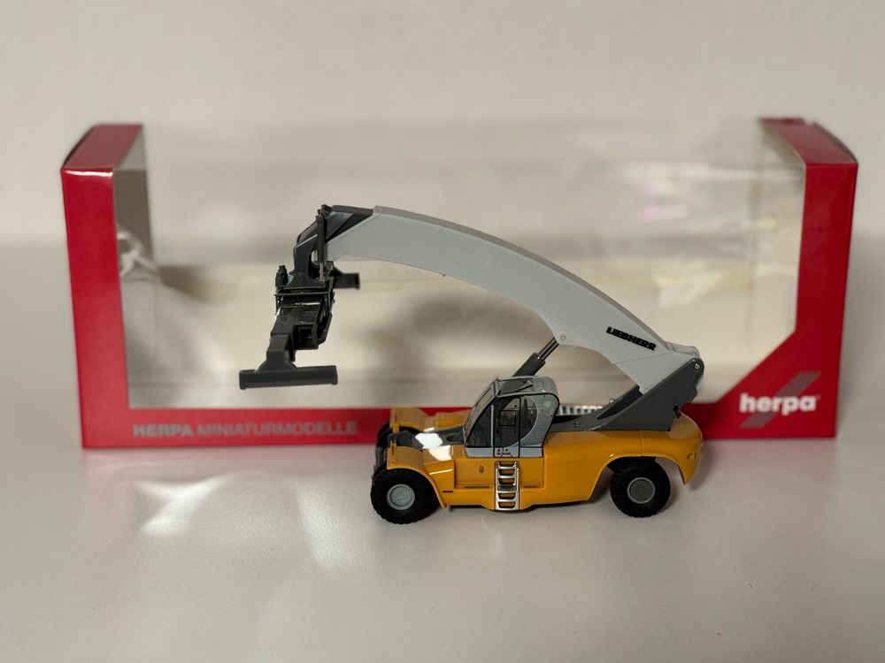 HERPA Liebherr Reachstacker LRS 645 "Liebherr" in 1/87 neu (Neu (gemäss ...