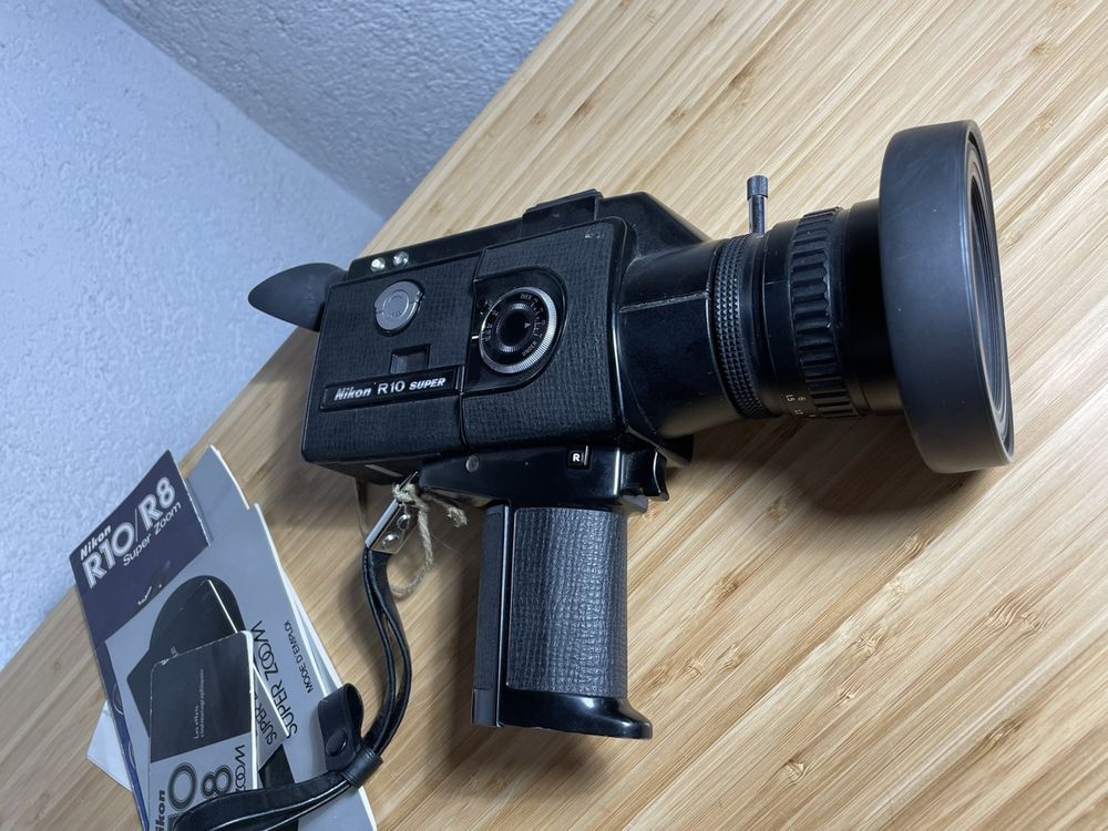 Nikon R10 super zoom vintage caméra cinéma (Gebraucht) in Estavayer-le-Lac für CHF 230 – mit ...