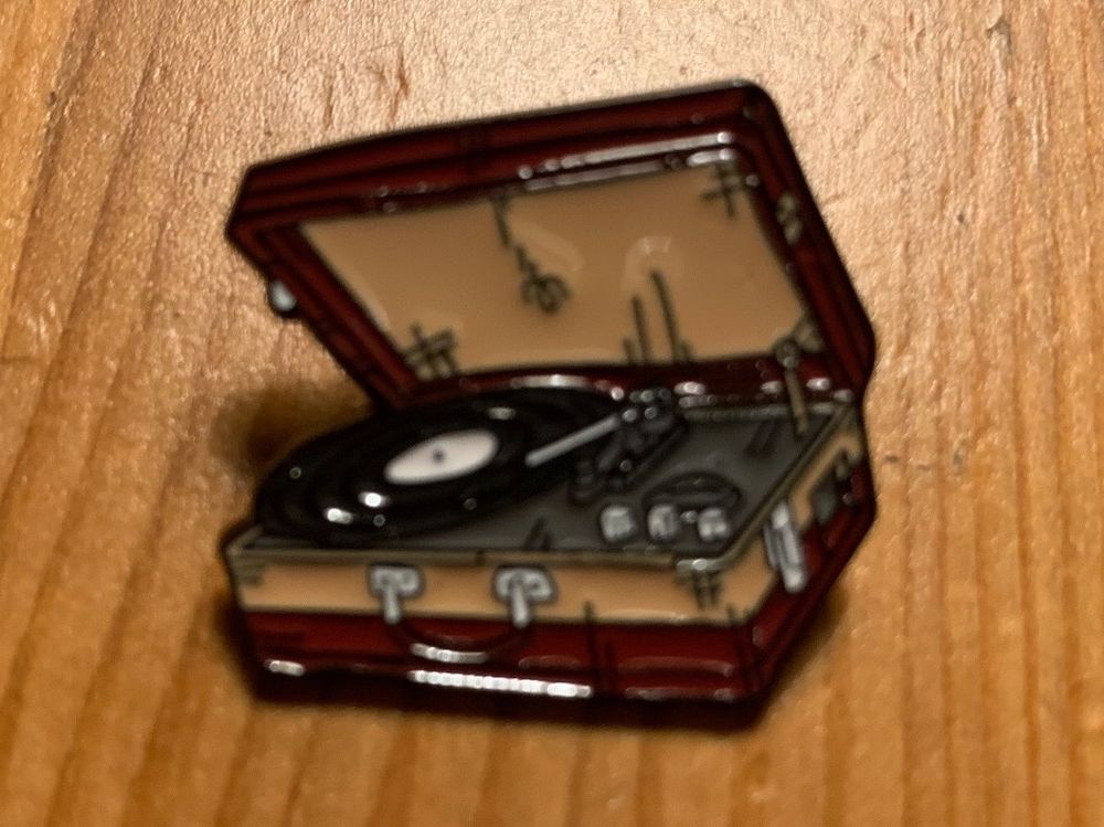 Pin Retro Plattenspieler Vinyl (Neu und originalverpackt) in Geneve für ...