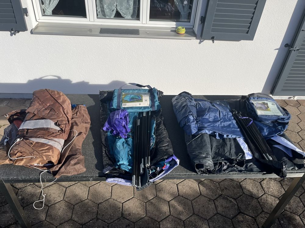 3 Zelte. 2 defekt, 1 nicht geprüft. Ideal für Festival (Defekt) in ...