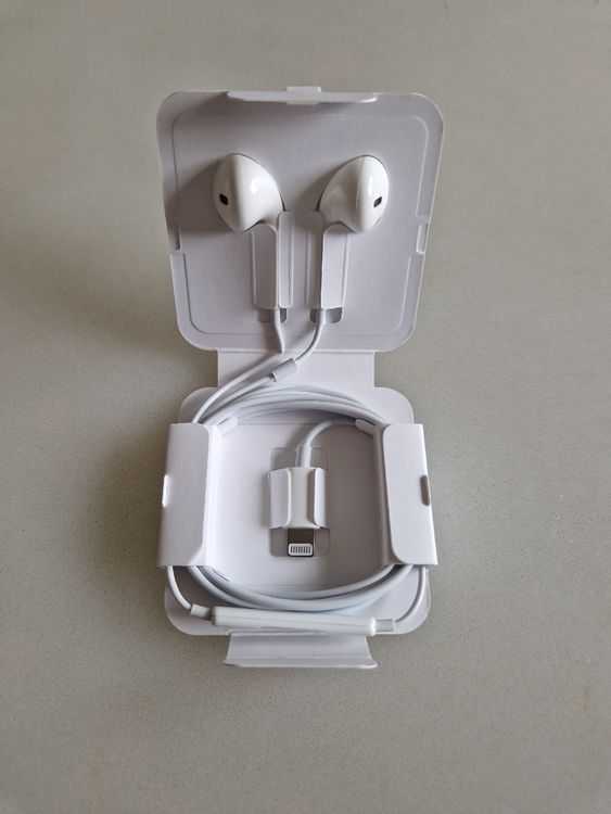 Apple EarPods mit Lightning Connector | Kaufen auf Ricardo