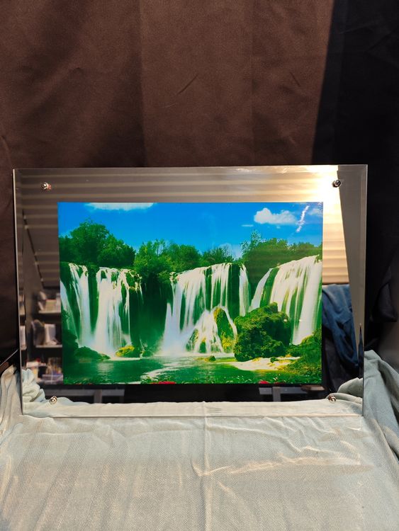 elektrisches Wasserfall-Spiegelbild mit Licht und Naturgeräu | Kaufen auf Ricardo