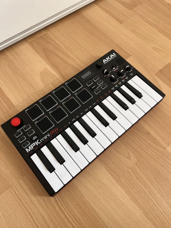 AKAI MPK Mini Play, Midi Keyboard, neuwertig | Kaufen auf Ricardo