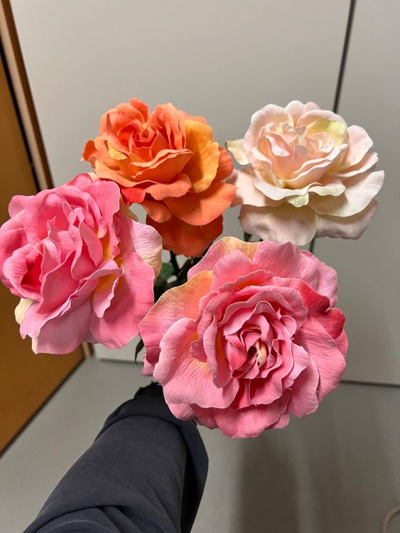 4 künstliche wunderschöne Rosen mit grossen Blüten (Gebraucht) in ...