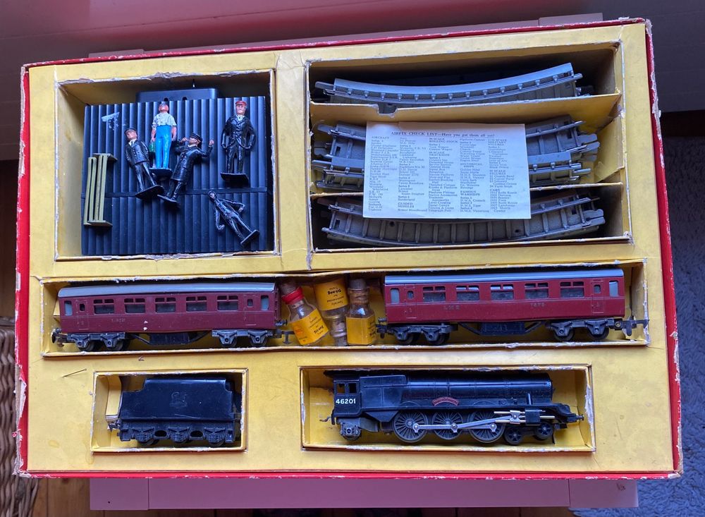 Tri Ang Zug mit Gleisen und Bleifiguren 1950-1952 (Gebraucht) in Grabs ...