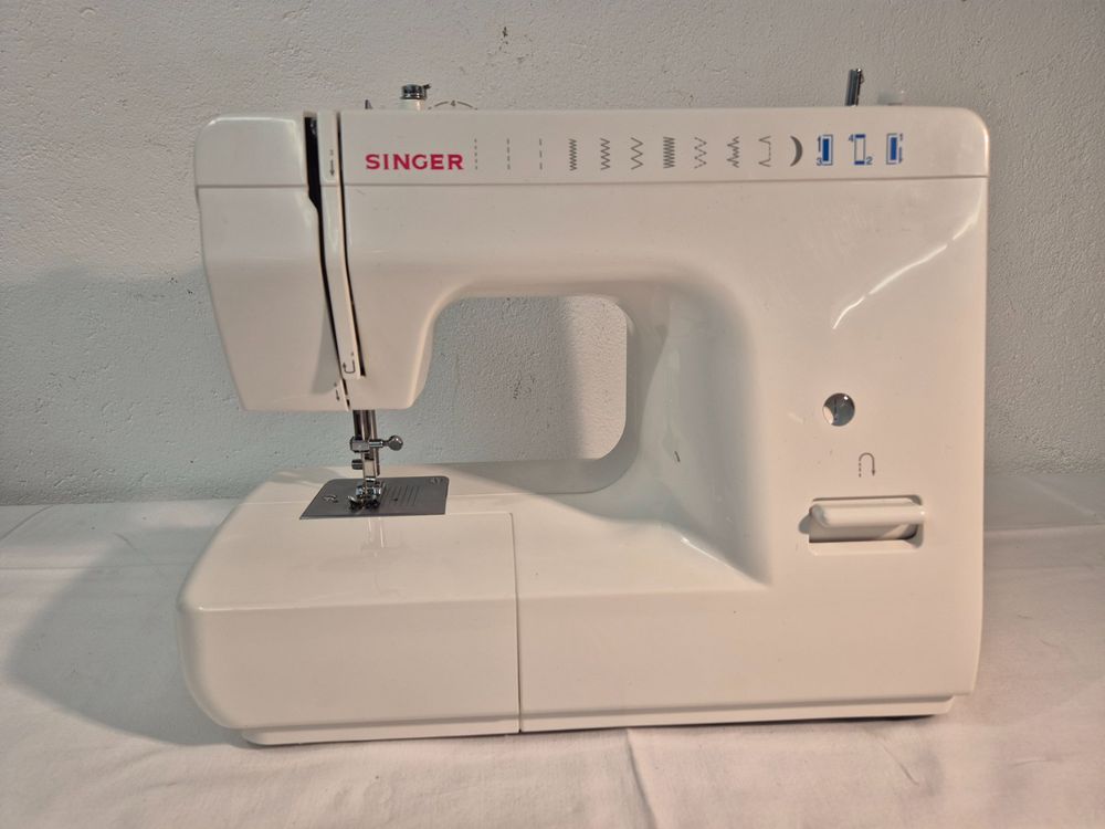SINGER 1105 Nähmaschine in Top-Zustand (Ref. Nr. 100) (Gebraucht) in Au ZH für CHF 120 – nur ...