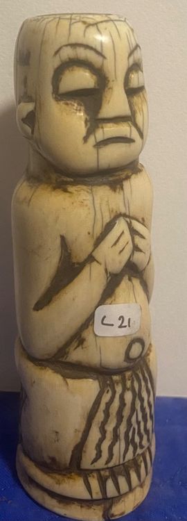 Sehr alte Afrikanische Handgeschnitzte sitzender Figur | Kaufen auf Ricardo