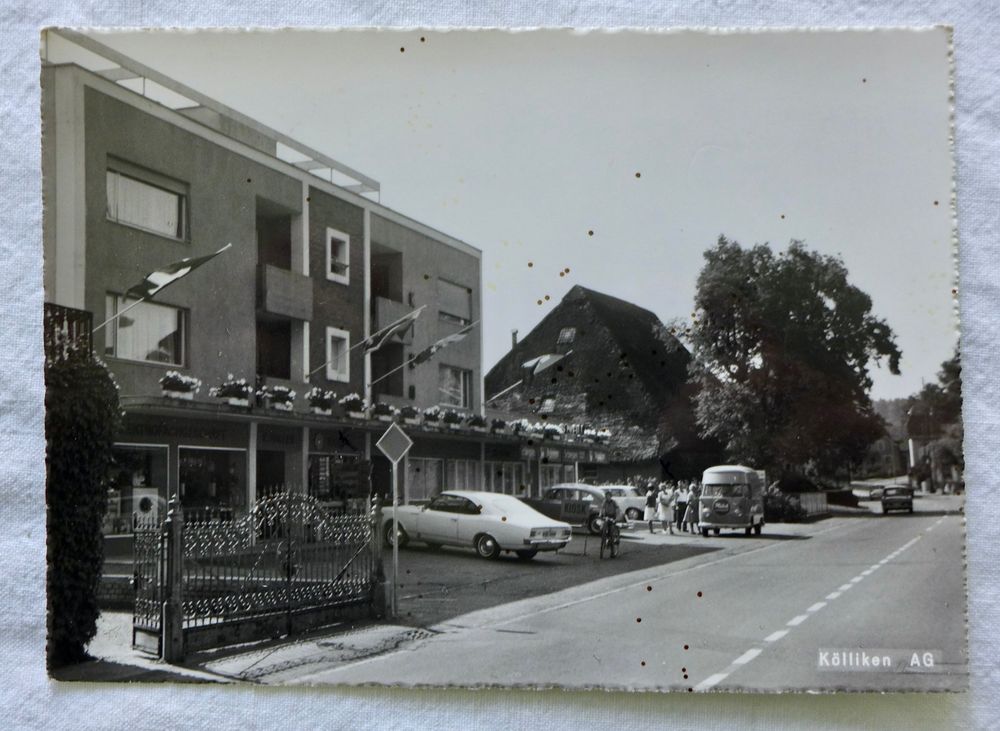 AK KÖLLIKEN AG, Gebäude mit Läden, Oldtimer, belebt (Gebraucht) in Wallisellen für CHF 19 – mit ...