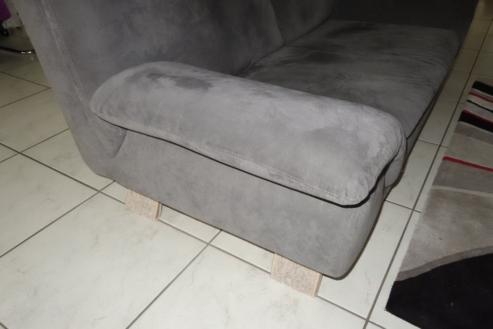 Alcantara Sofa 2er/3er zu Hammerpreis ab 1.- (Gebraucht) in Villmergen für CHF 1 – nur Abholung ...