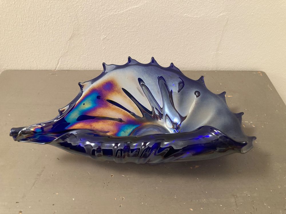 Studio Glasschale in Muschelform mit irisierender Glasur (Gebraucht) in Basel für CHF 150 – mit ...