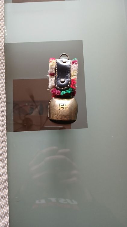 Cloche de vache Suisse avec ceinture cuir 🇨🇭🔔🐄 (D'occasion) à Prilly pour CHF 10 – avec ...
