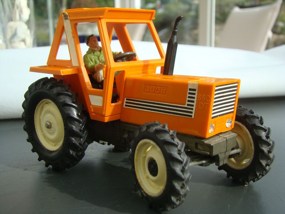 Britains Fiat 880 DT Traktor 1:32 orange cool selten (Gebraucht) in ...