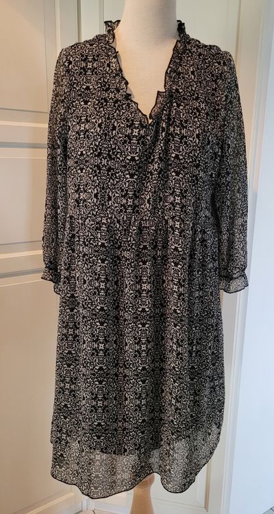 2 kurze Kleider Gr L von Chicorée (Gebraucht) in für CHF 11 – mit ...