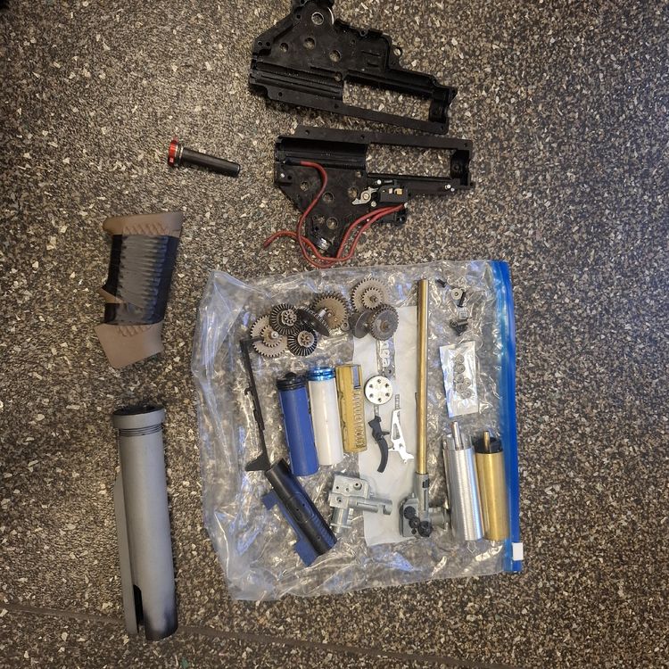 diverse Airsoft teile V2 gearbox, g&p/retroarms etc (Gebraucht) in ...