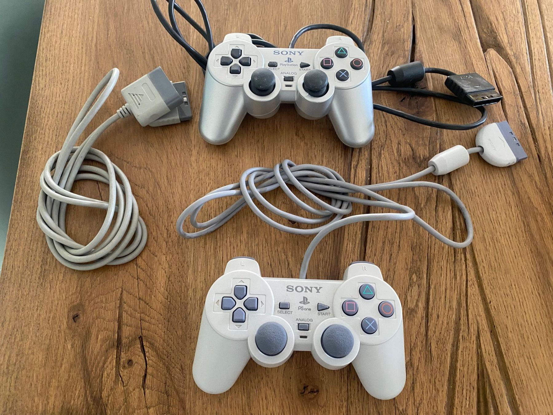Playstation 2 mit Controllern, Memory Cards und Spielen (Gebraucht) in ...