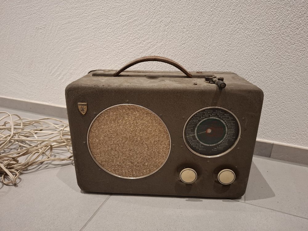 Radio Radione R9, JNG. Nikolaus Eltz, Wien, Rarität! (Defekt) in Lachen ...