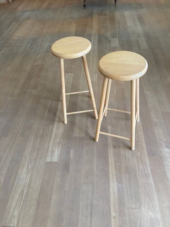 Zwei komfortable Hocker aus Holz (Gebraucht) in Stäfa für CHF 15 – nur Abholung auf Ricardo kaufen