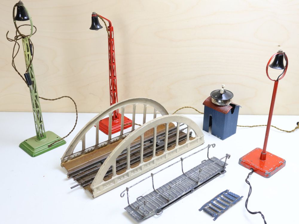 Märklin 3 x Lampen 13452/50 + Brücke & mehr Spur 0 - 1930er (Gebraucht ...