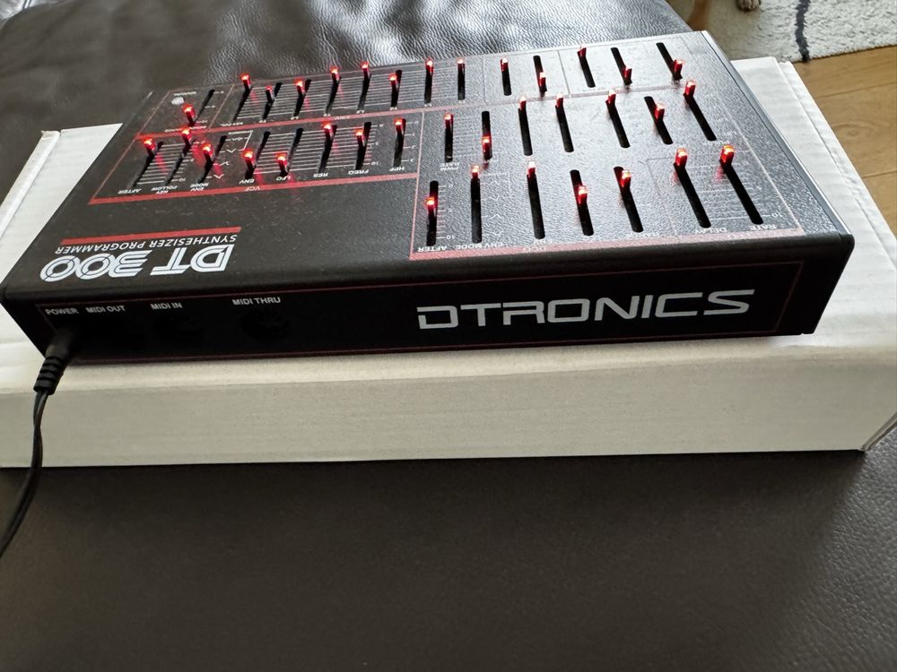 Dtronics DT-300 V2 - Controller für Alpha Juno MKS-50 (Neu (gemäss ...