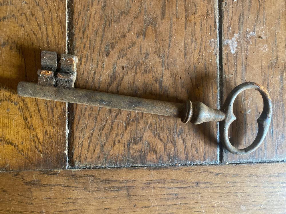 Clé clef 14cm (Gebraucht) in Lajoux JU für CHF 3 – mit Lieferung auf ...