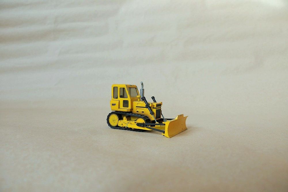 NZG_Menck-SR85_1/50 und MF 300 Raupe (Defekt) in Wilderswil für CHF 84 ...