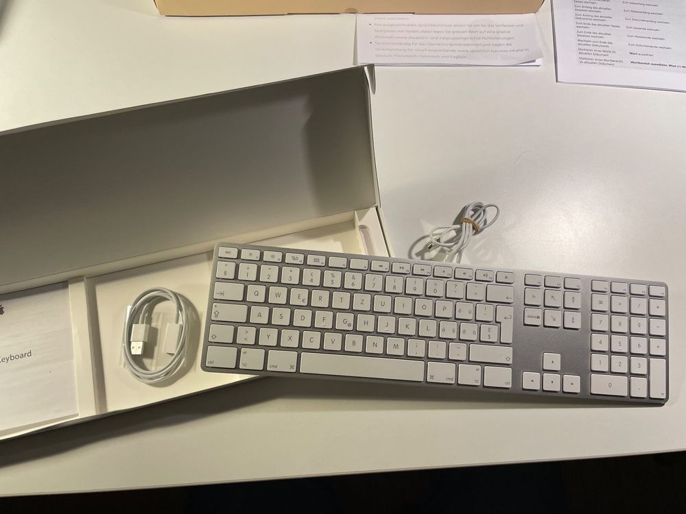 Apple Keyboard, CH Layout, mit Ziffernblock, USB (Gebraucht) in Biel ...