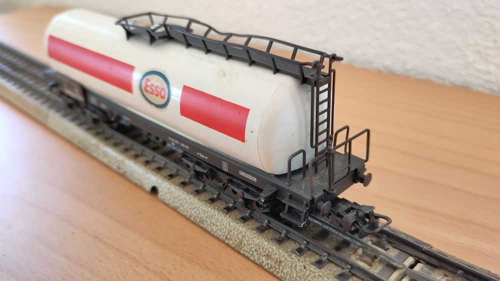 H0 Märklin Art.Nr 4650 "Esso" Tankwagen 4 Achser (Gebraucht) in Gränichen für CHF 9.9 – mit ...