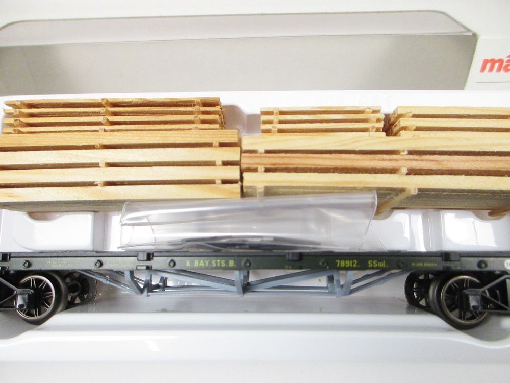 Märklin H0 46282 Flachwagen mit Holzstapel (K.Bay.Sts.B.) (Neu und ...