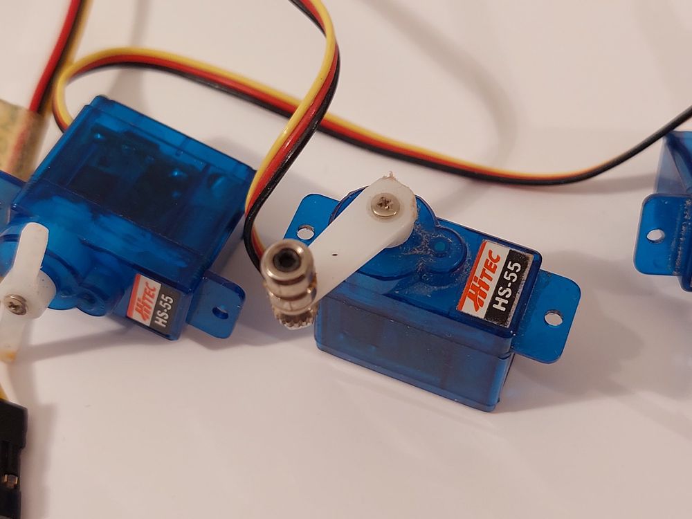 Hitec Mini-Servo HS-55 Analog-Servo | Kaufen auf Ricardo Hitec Mini-Servo HS-55 Analog-Servo | Kaufen auf Ricardo