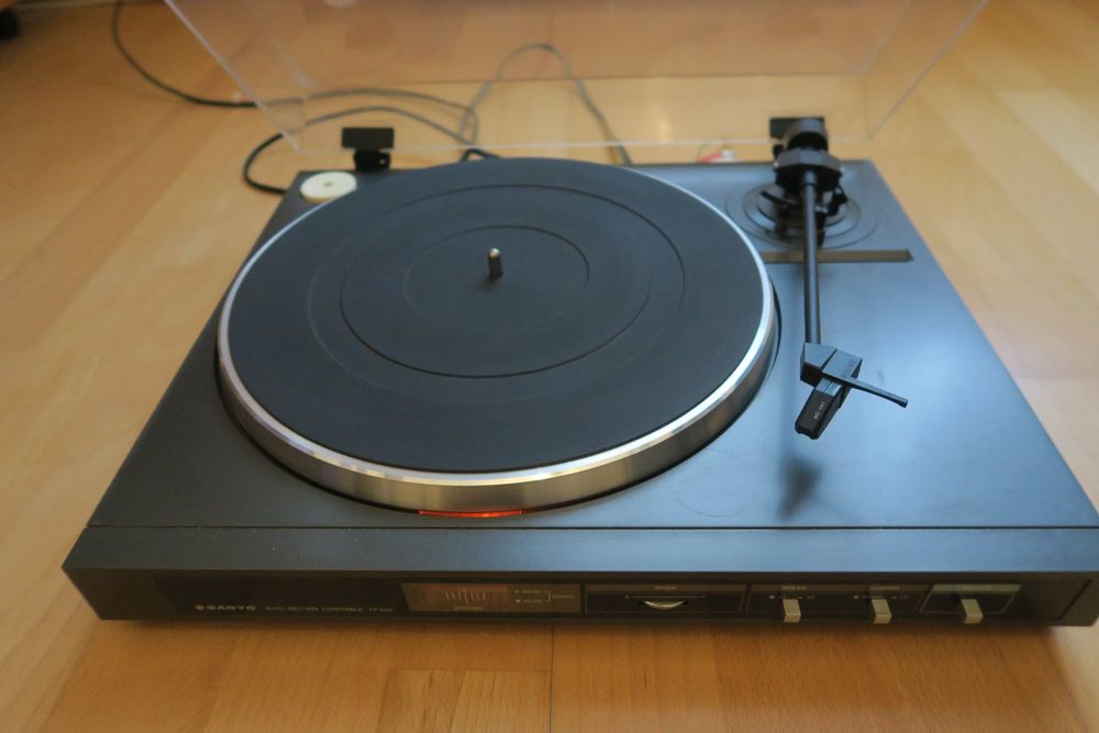 Sanyo-Plattenspieler plus 10 LP's | Kaufen auf Ricardo